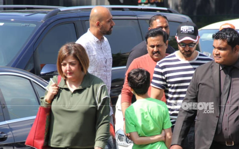 Hrithik Roshan’s Lunch Outing With Papa Rakesh Roshan And Kids Hrehaan ...